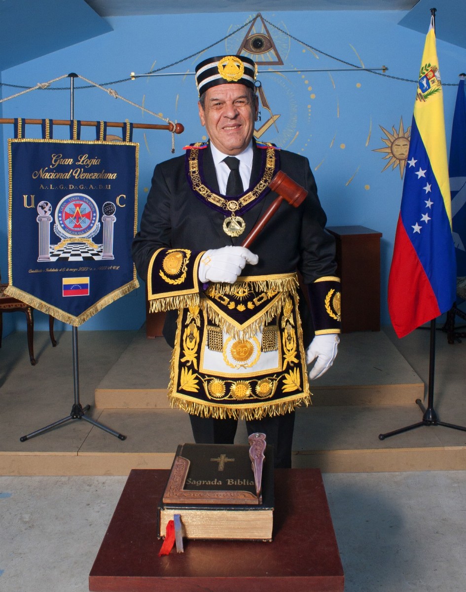 Celebrando 25 Años de Masonería del QH Sixto López González. – GRAN ...